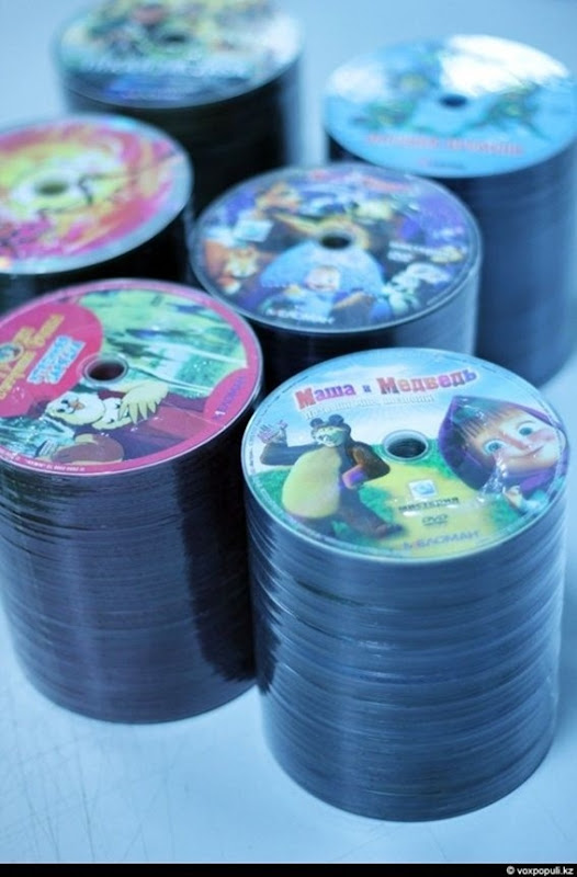 Inside a DVD Manufacturing Plant | Amusing Planet